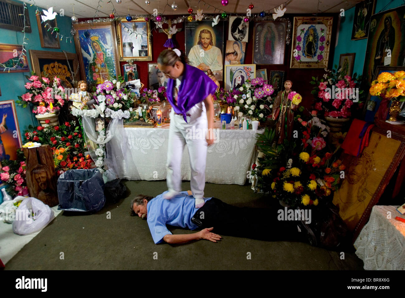 A faith healer performs a healing in her home in Paradon Mexico Stock ...