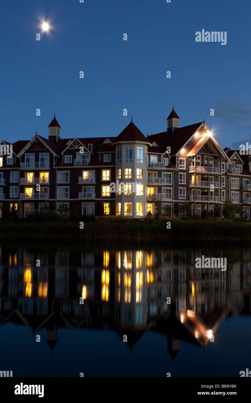 cottage summer night water reflection moon sky Stock Photo - Alamy