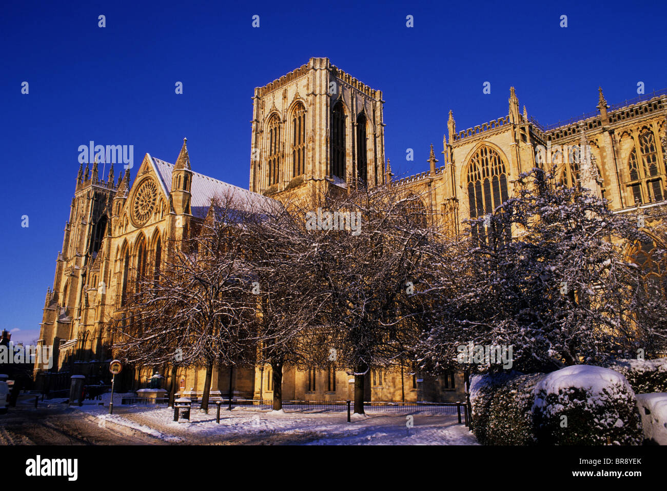 York minster snow hi-res stock photography and images - Alamy