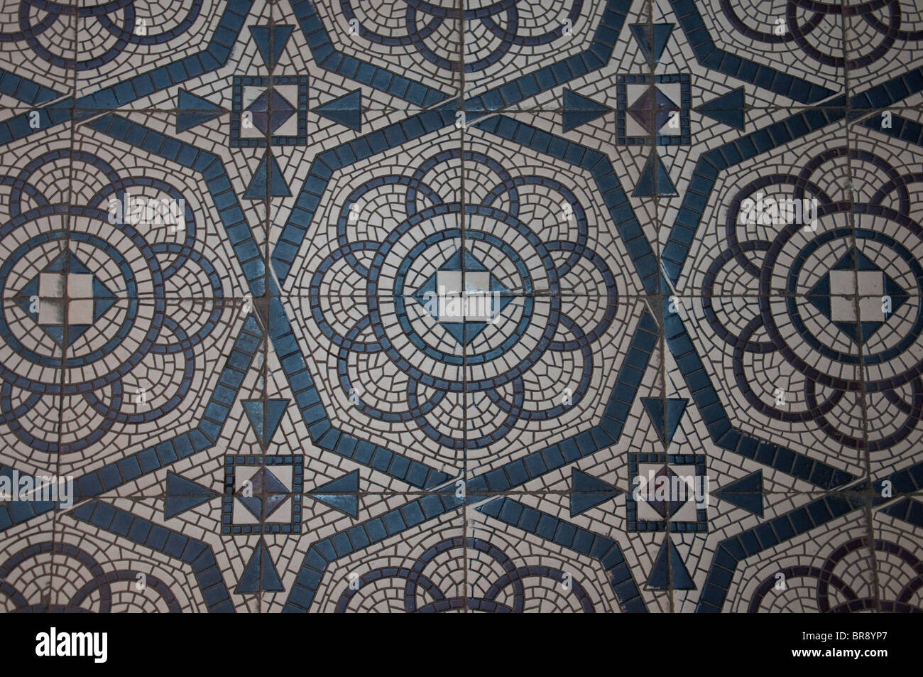 Tiling pattern hi-res stock photography and images - Alamy