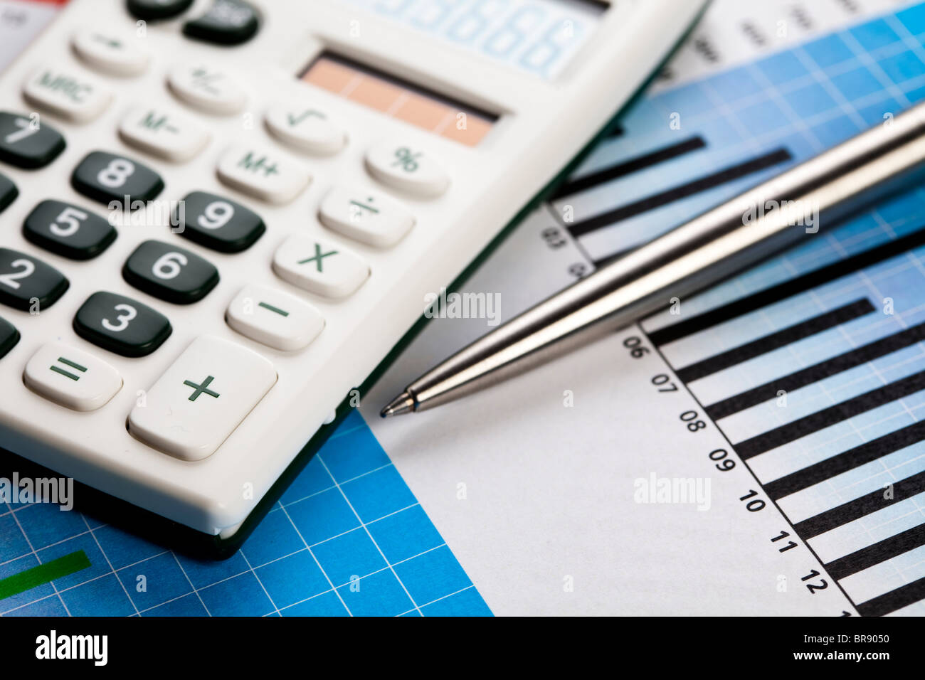 Calculator and diagram Stock Photo - Alamy