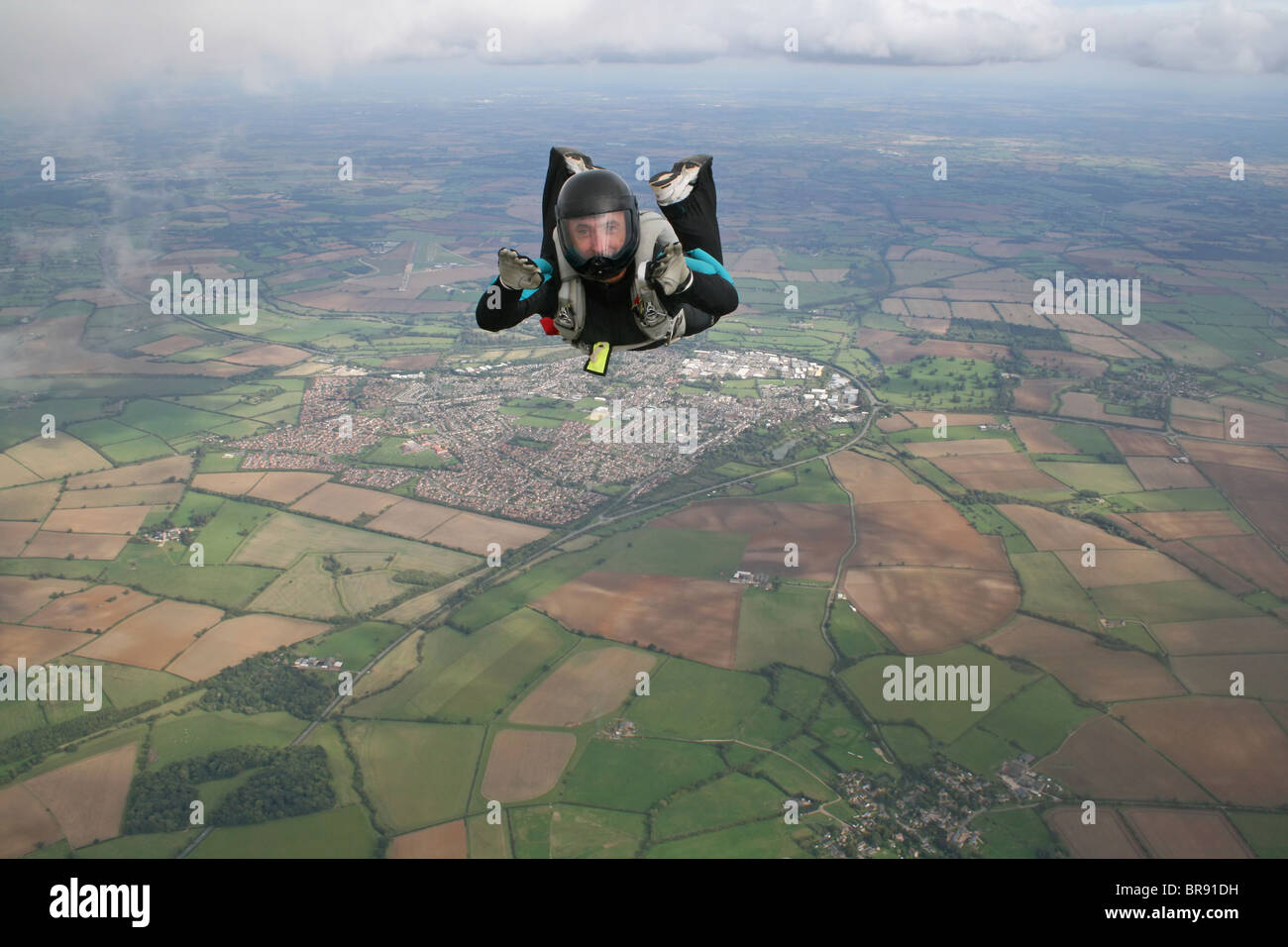 Solo skydiver in freefall Stock Photo - Alamy