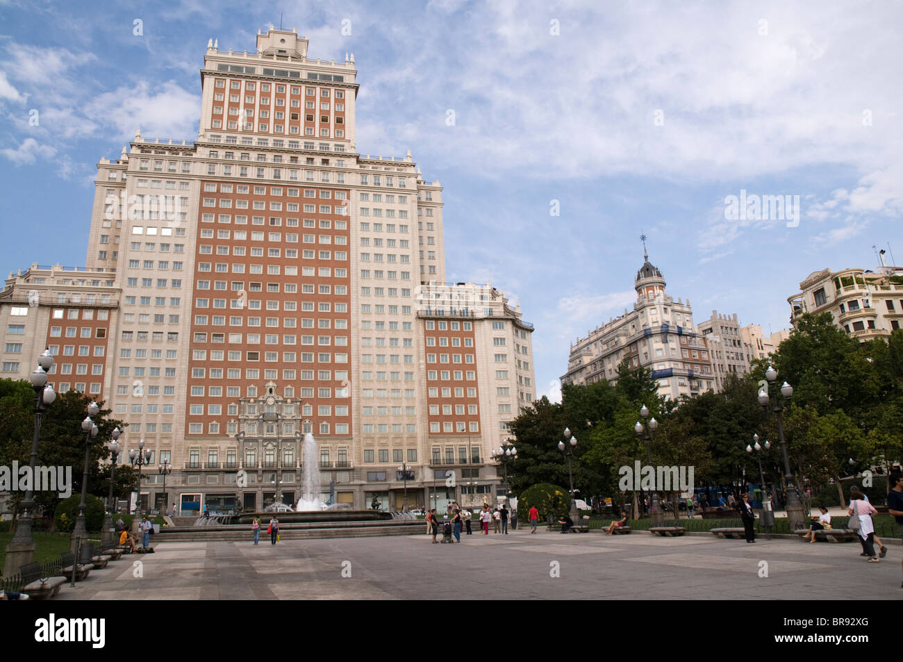High rise building on plaza de espana hi-res stock photography and ...