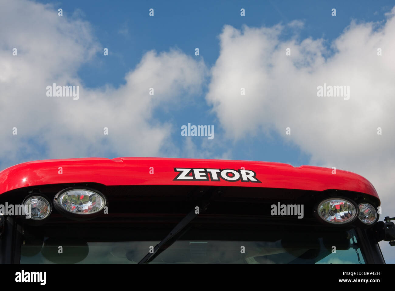 Red tractor logo hi-res stock photography and images - Alamy