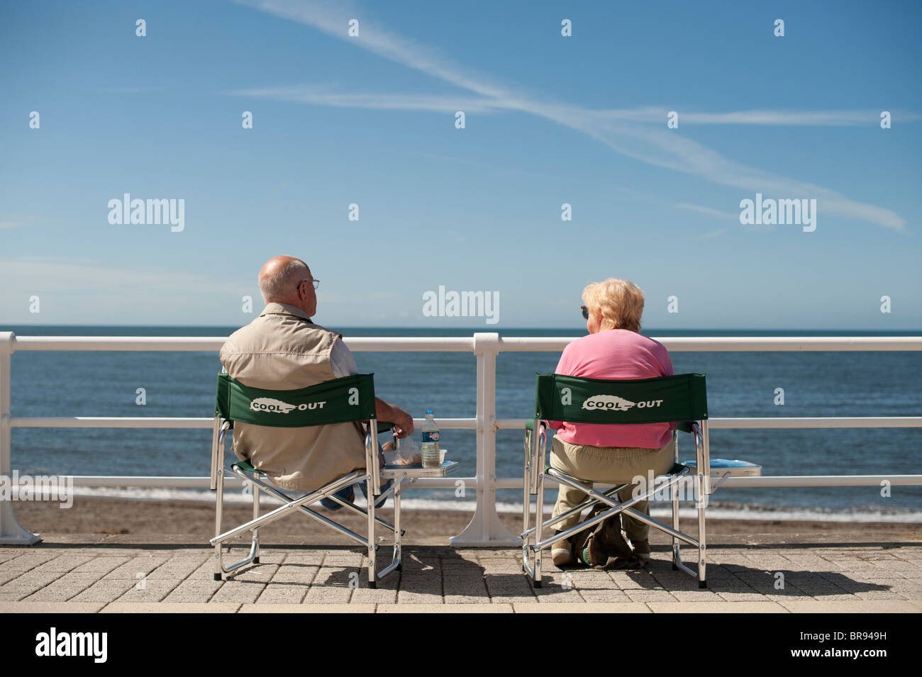 Rear view seated woman chair hi-res stock photography and images - Alamy