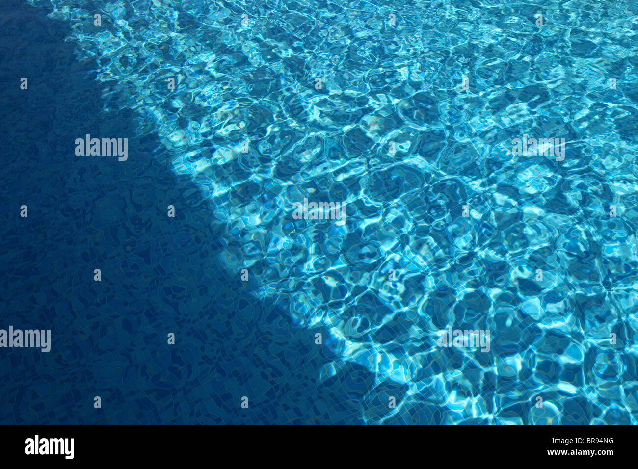 Light reflecting off water surface Stock Photo - Alamy