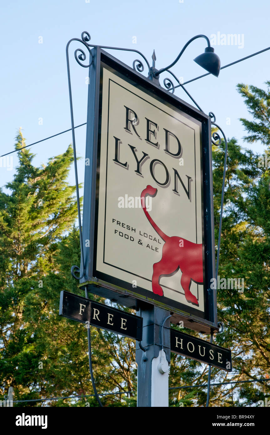 Red Lyon Pub and Restaurant, Hurley, Berkshire, UK Stock Photo - Alamy