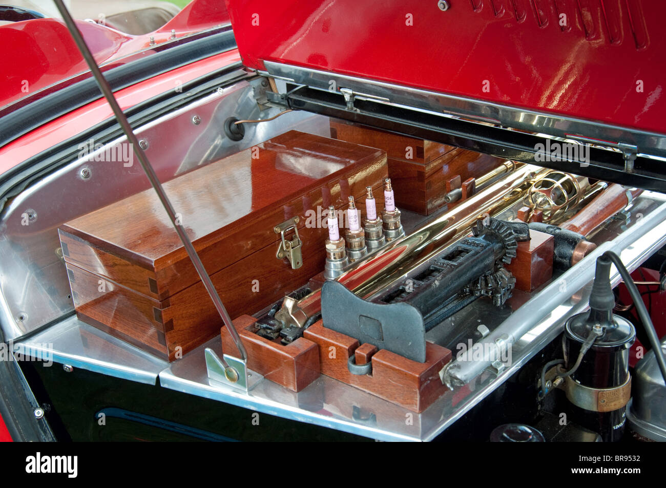 Singer Car Badge Stock Photos & Singer Car Badge Stock Images - Alamy