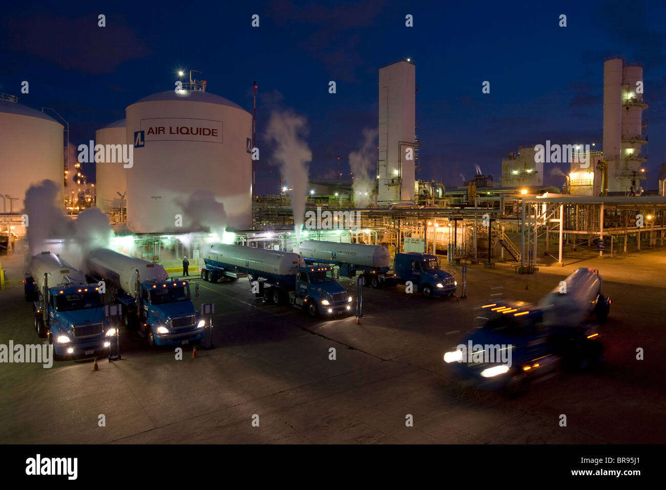 Liquid nitrogen tanker hi-res stock photography and images - Alamy