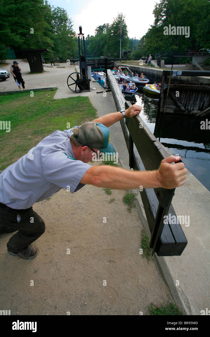 Opens for boats hi-res stock photography and images - Alamy