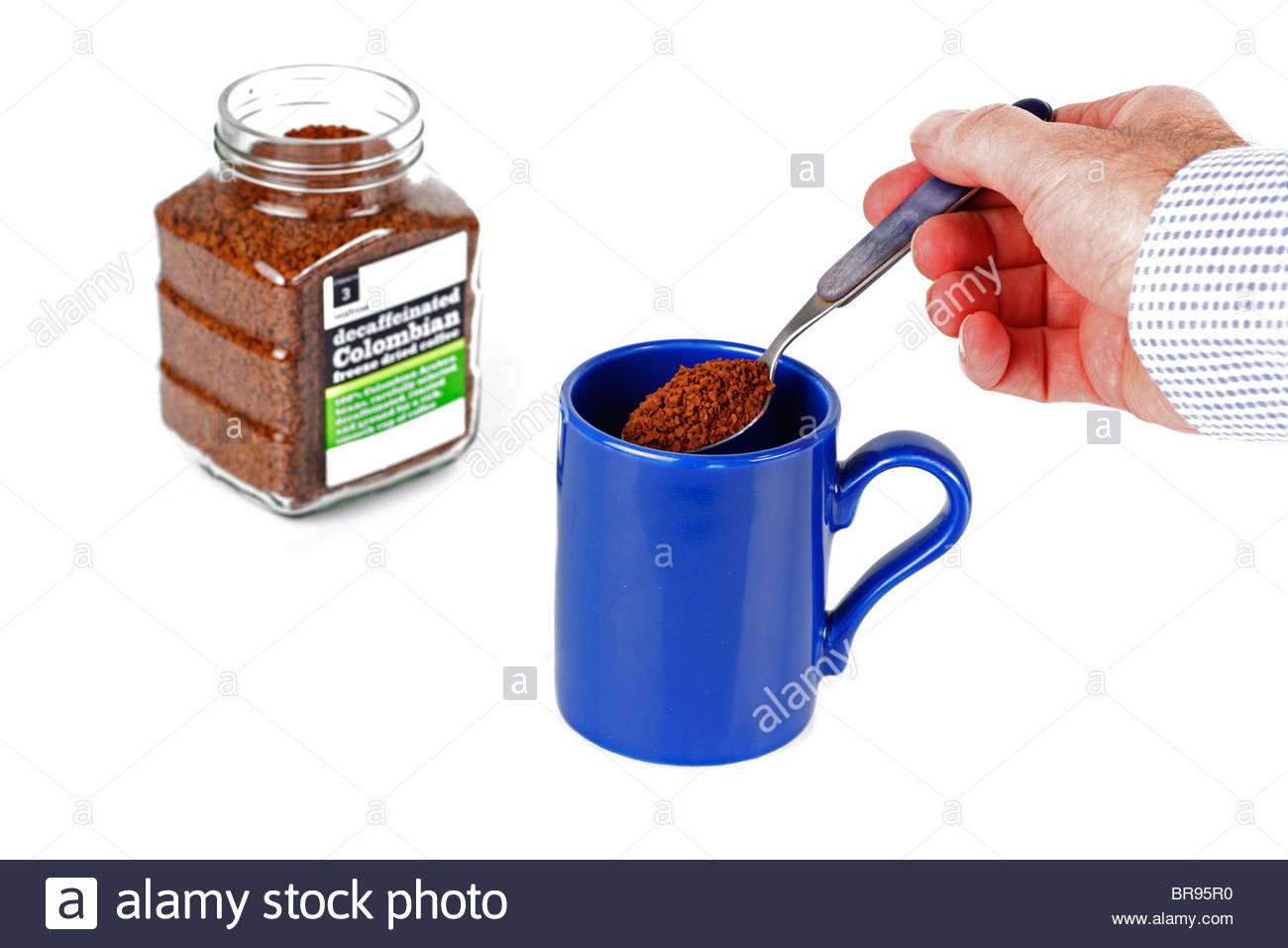 Making a mug of coffee Stock Photo - Alamy