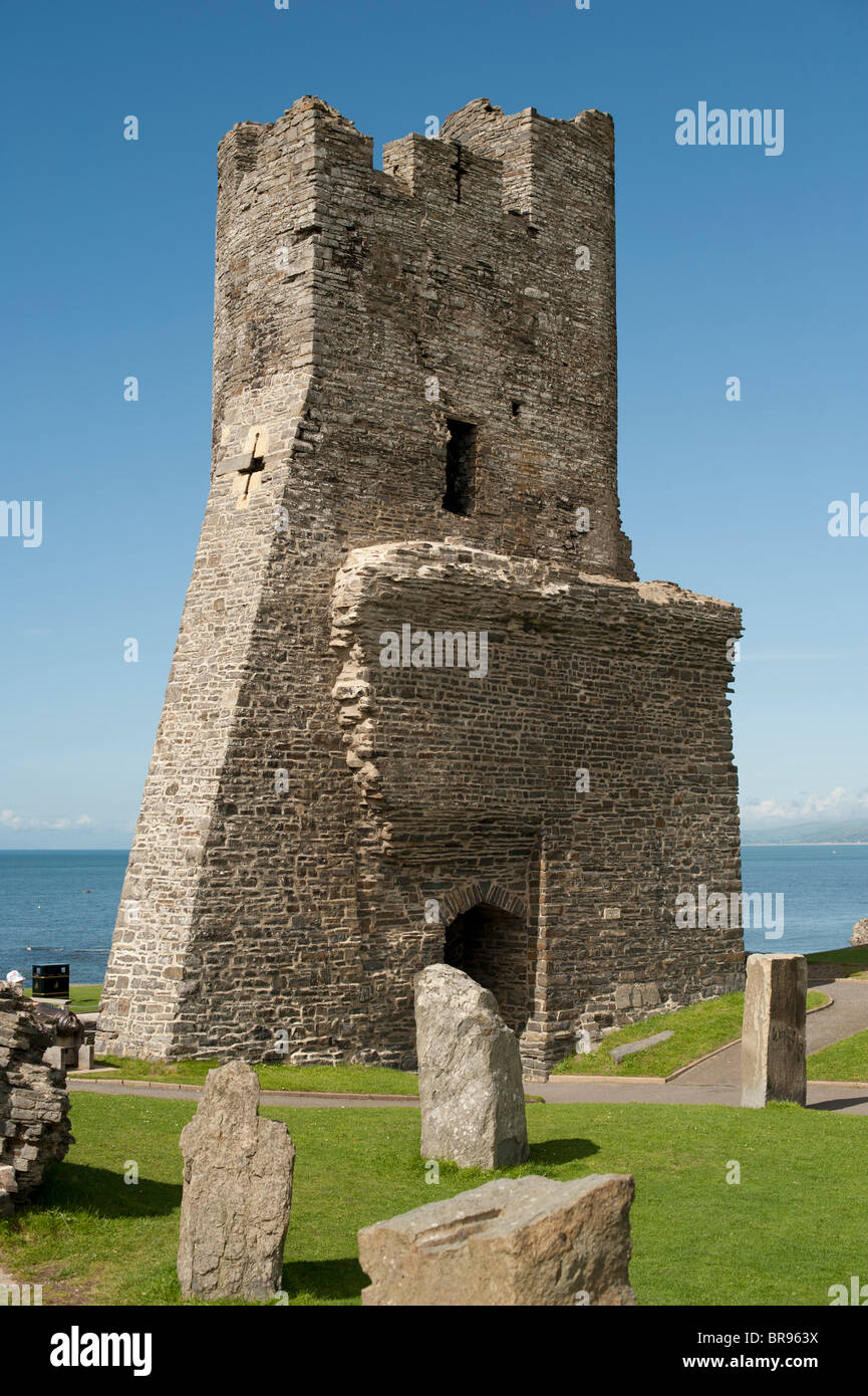 Old welsh castle hi-res stock photography and images - Alamy
