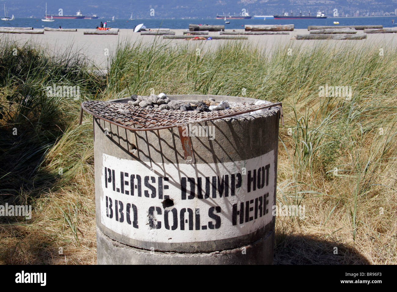 Hot coals bin hi-res stock photography and images - Alamy
