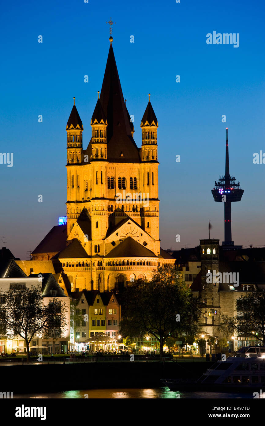 Germany, Nordrhein-Westfalen, Cologne. Gross St. Martin church and TV ...