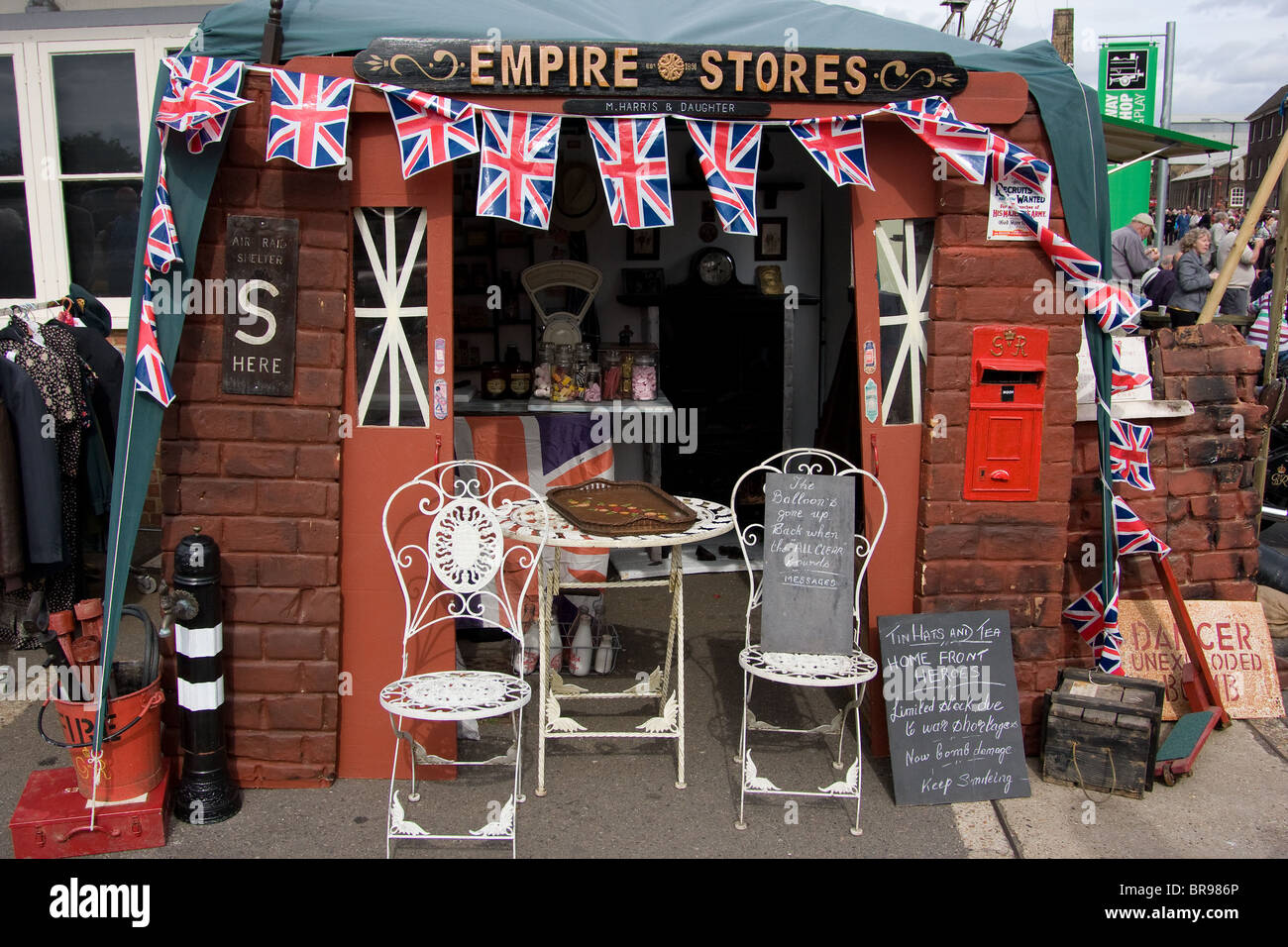 Shop front 1940s hi-res stock photography and images - Alamy