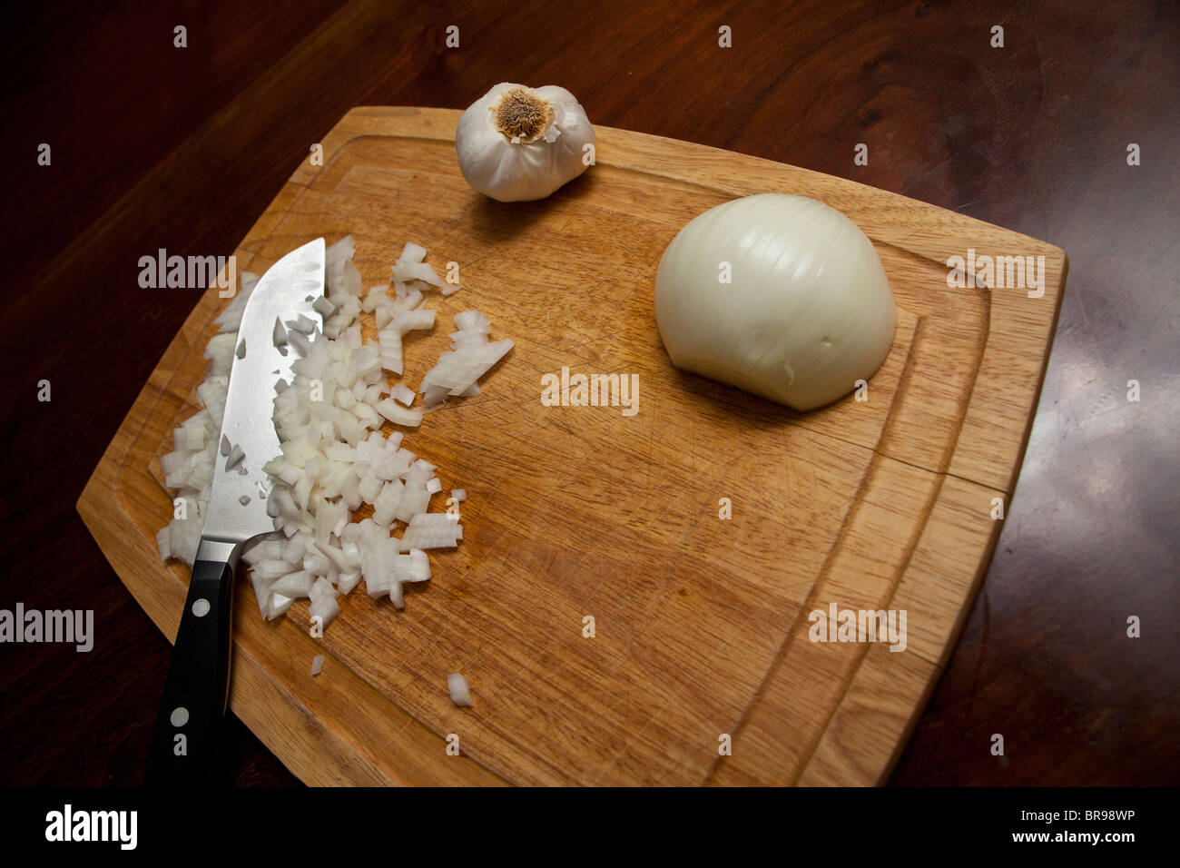 Onion Garlic knife on cutting board Stock Photo - Alamy