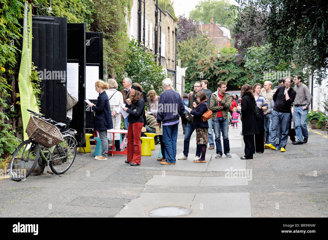 Queue for entry to mews house on Open House Weekend Stock Photo - Alamy