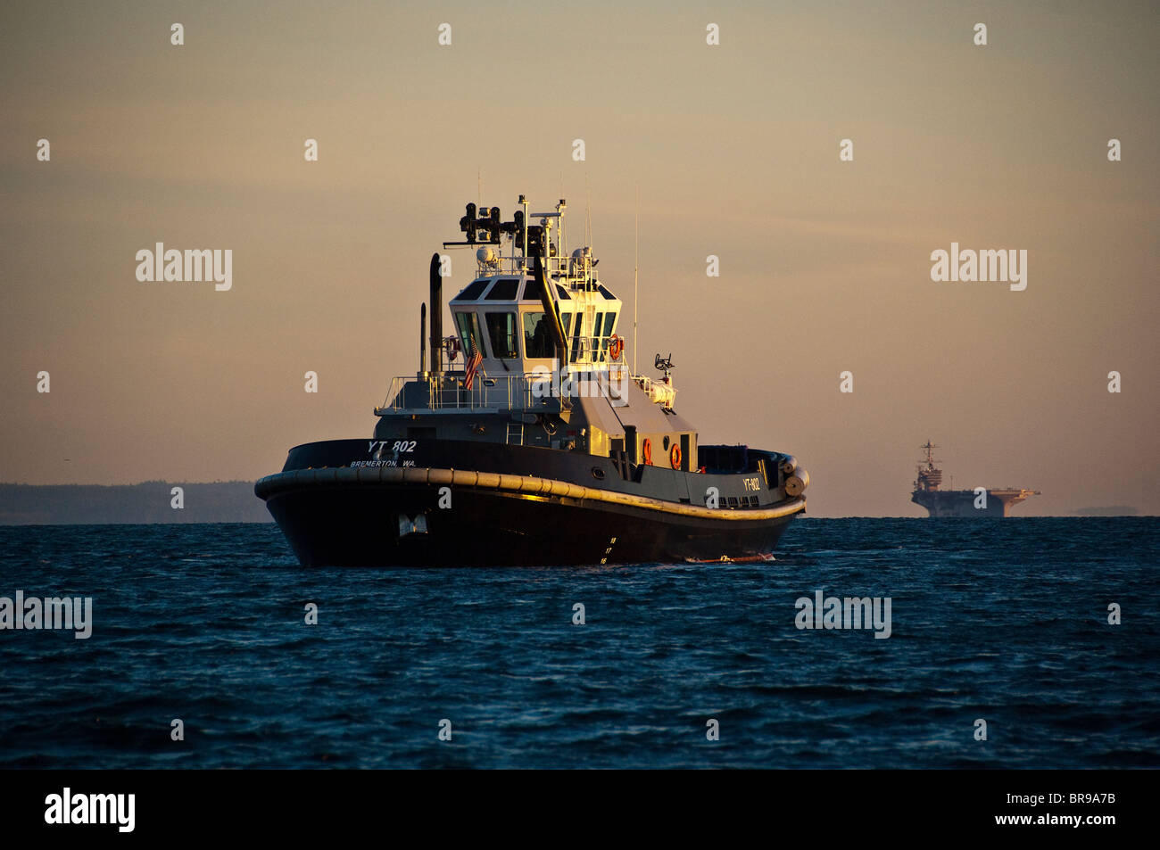 Navy tug hi-res stock photography and images - Alamy