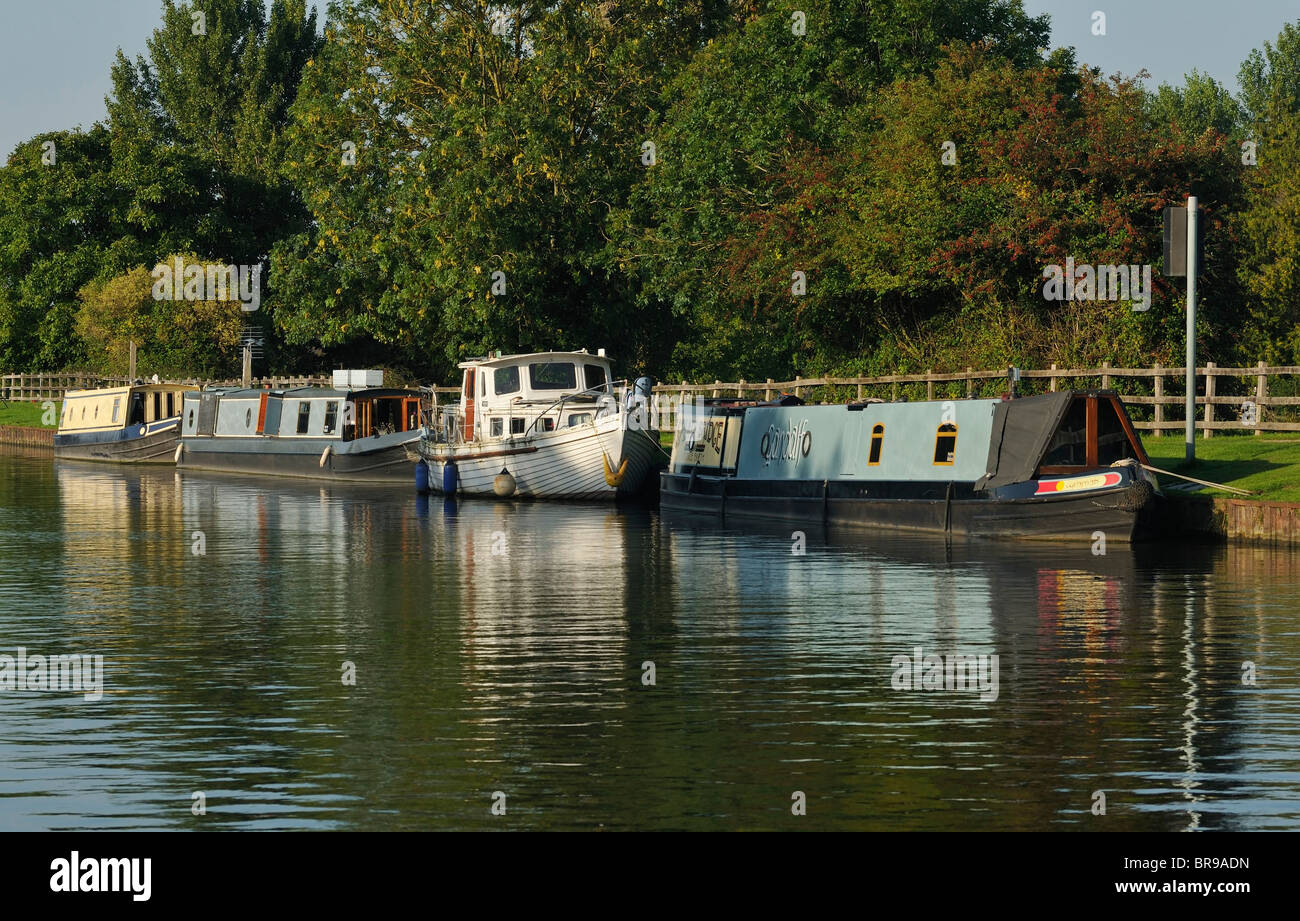 Canal boats moored at Splatt Bridge on the Gloucester Sharpness Canal ...