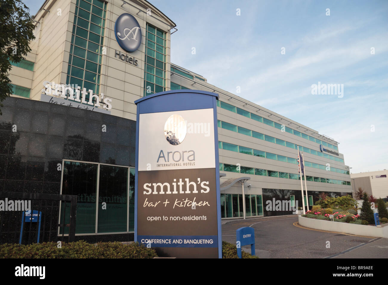 Front entrance arora hotel heathrow hi-res stock photography and images ...