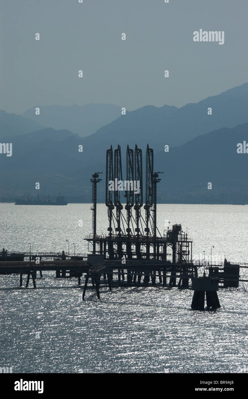 Crude oil pump station hi-res stock photography and images - Alamy