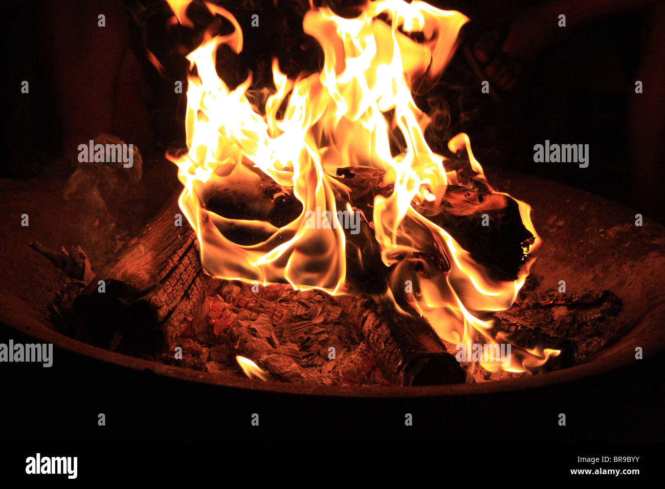A bonfire burns Stock Photo - Alamy