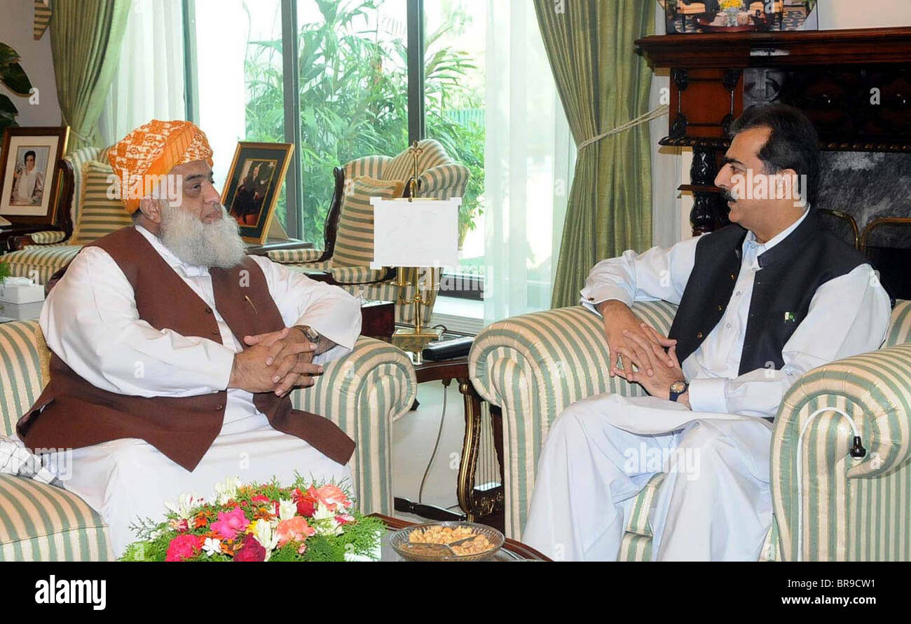 Prime minister syed yousuf raza gilani talks hi-res stock photography ...