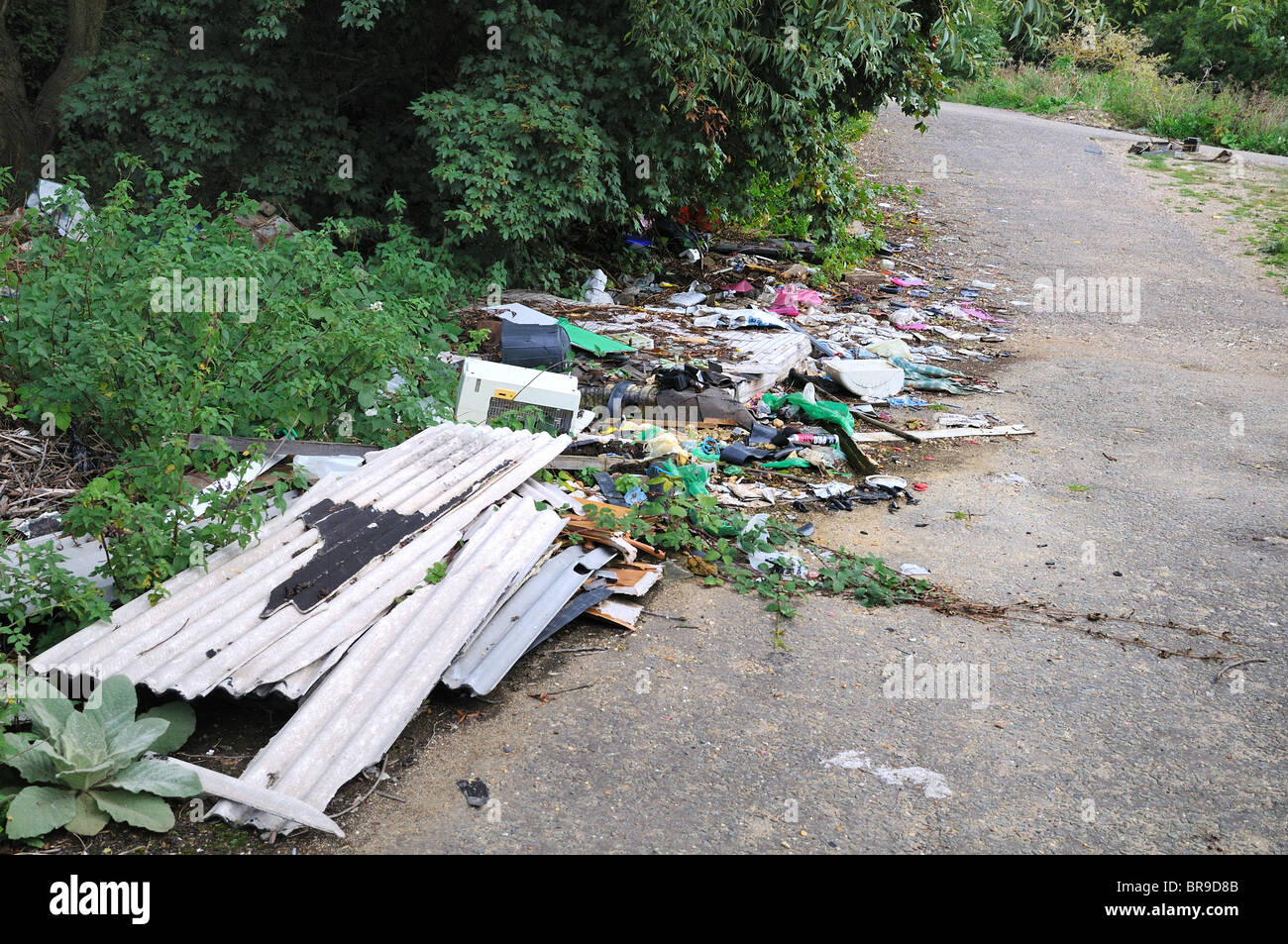 Asbestos fly tipping hi-res stock photography and images - Alamy