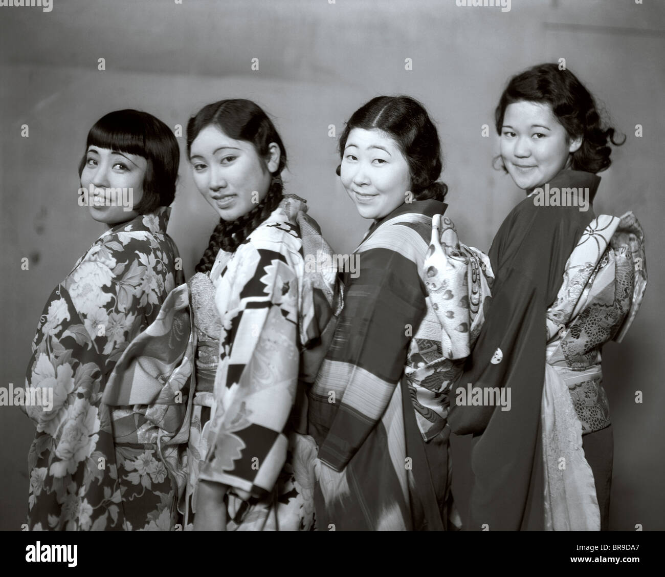 Japan woman 1920s hi-res stock photography and images - Alamy