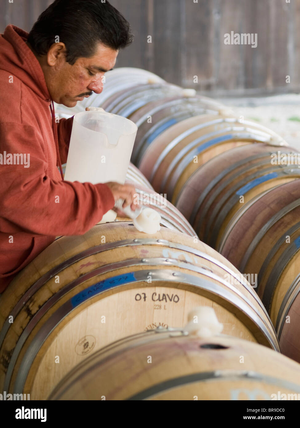 Making working barrels hi-res stock photography and images - Alamy