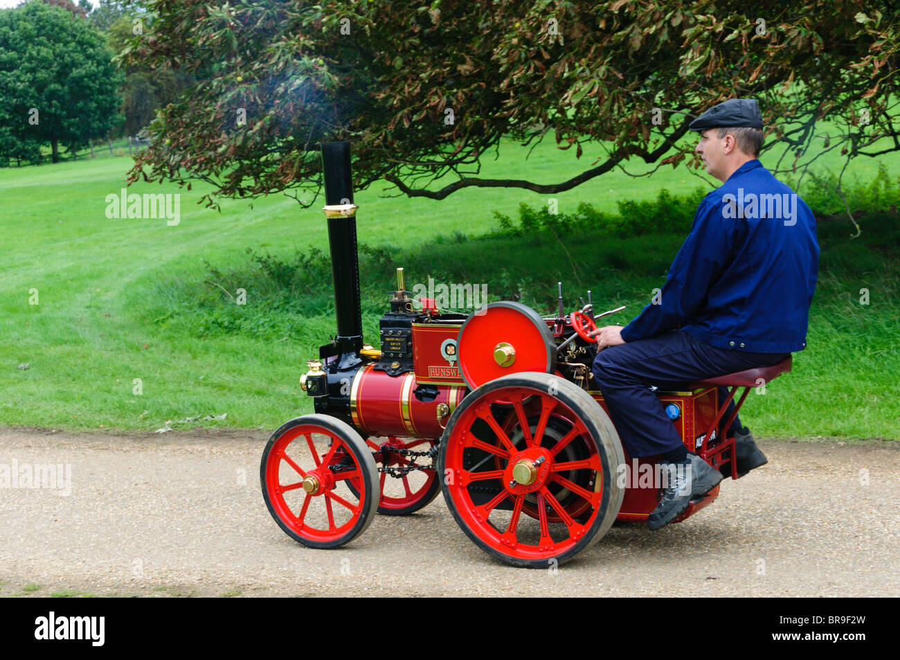 A Ruston Proctor scale model traction engine at the Sandringham Game ...