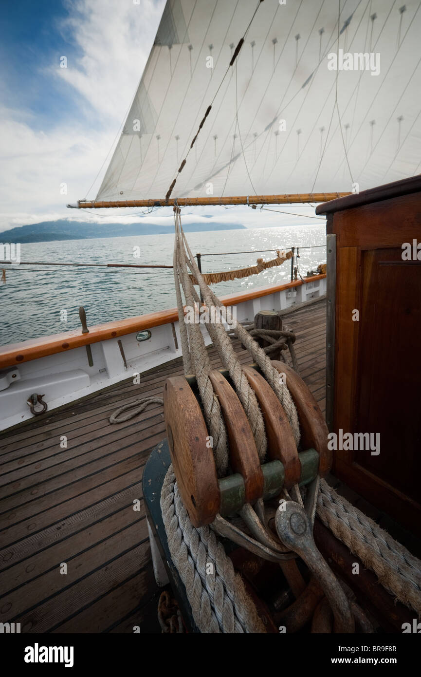 Rigging aboard the historic tall ship "Zodiac" sailing in the San Juan ...