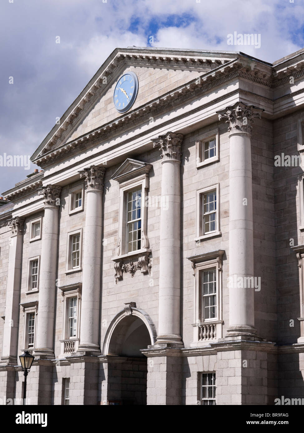 Irish republic parliament building hi-res stock photography and images ...