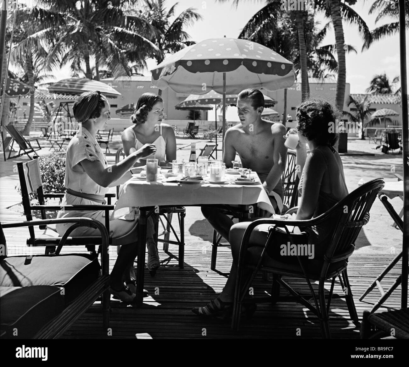 Men women sitting tree Black and White Stock Photos & Images - Alamy