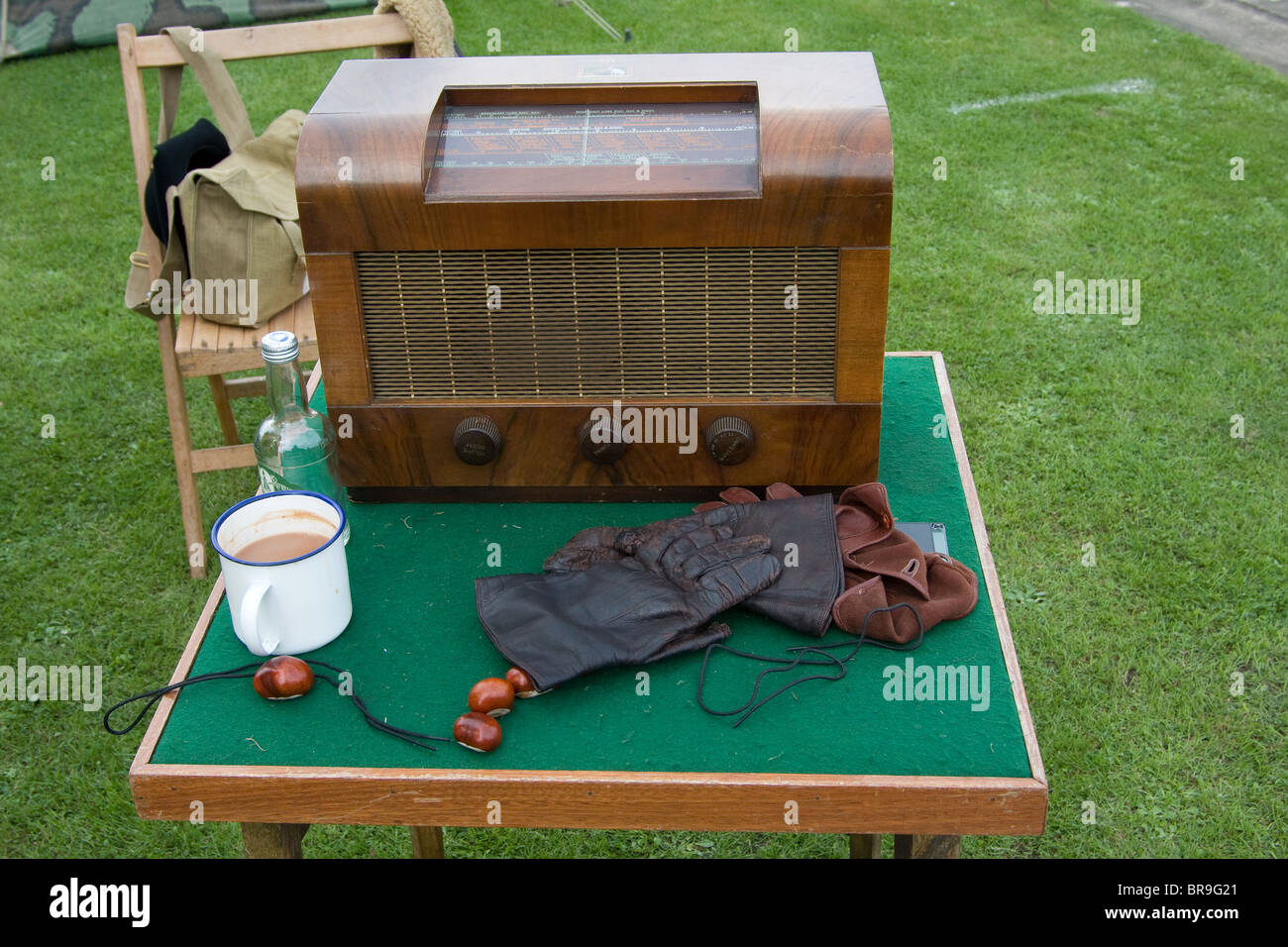 World war 2 radio hi-res stock photography and images - Alamy