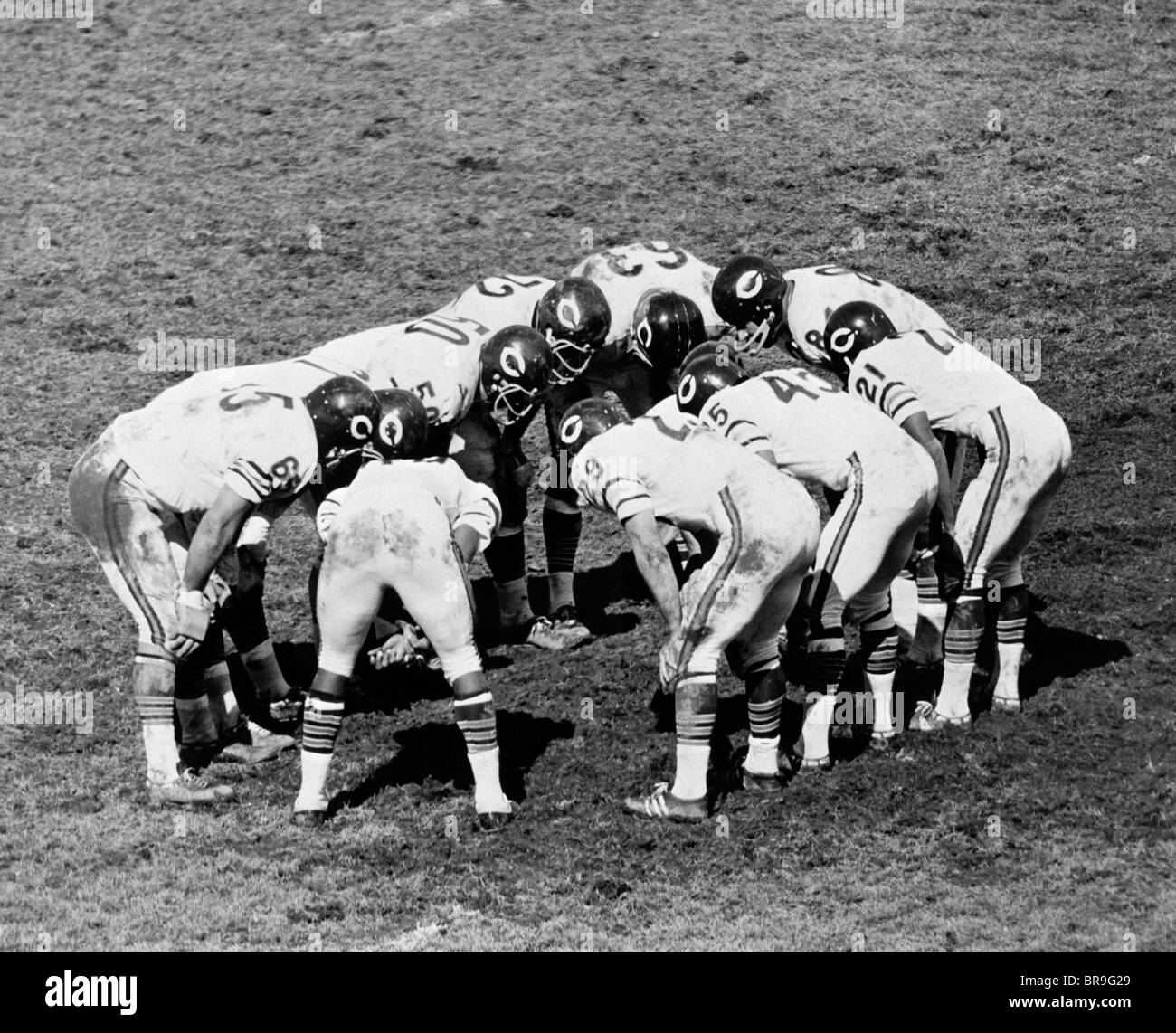 Picture Of Football Players In A Huddle at Ella Reibey blog