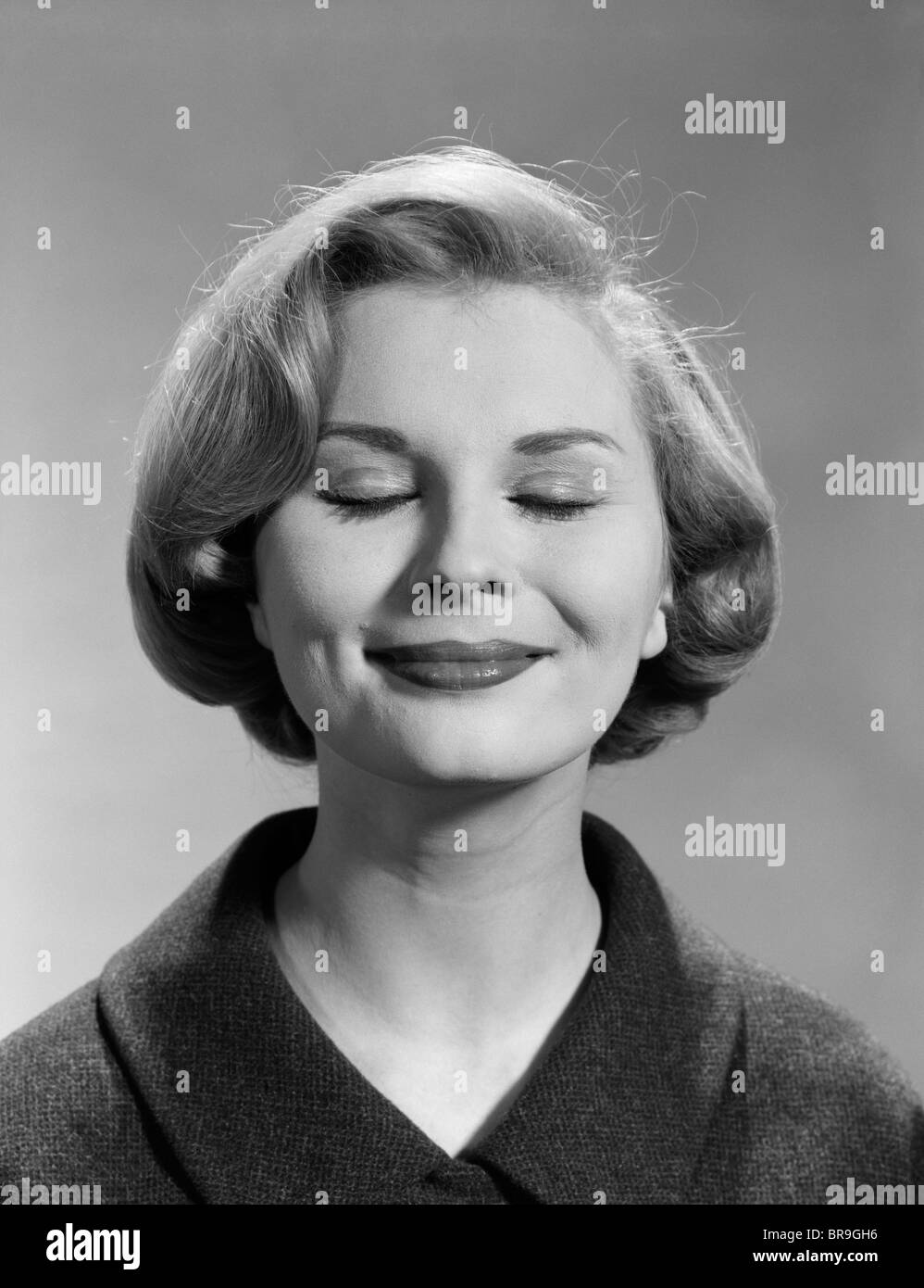 Vintage women eyes closed b&w hi-res stock photography and images - Alamy