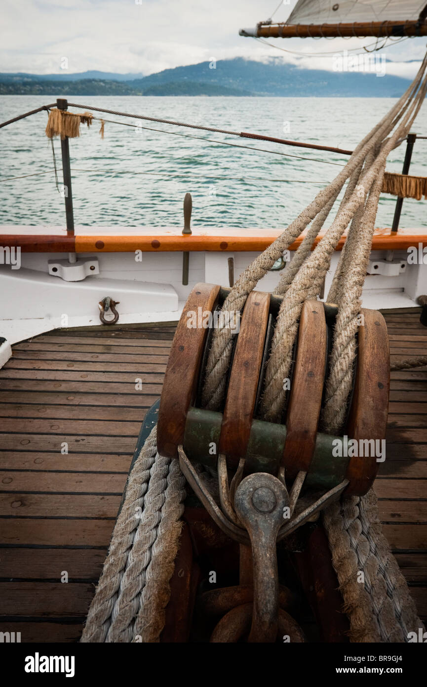 Rigging aboard the historic tall ship "Zodiac" sailing in the San Juan ...