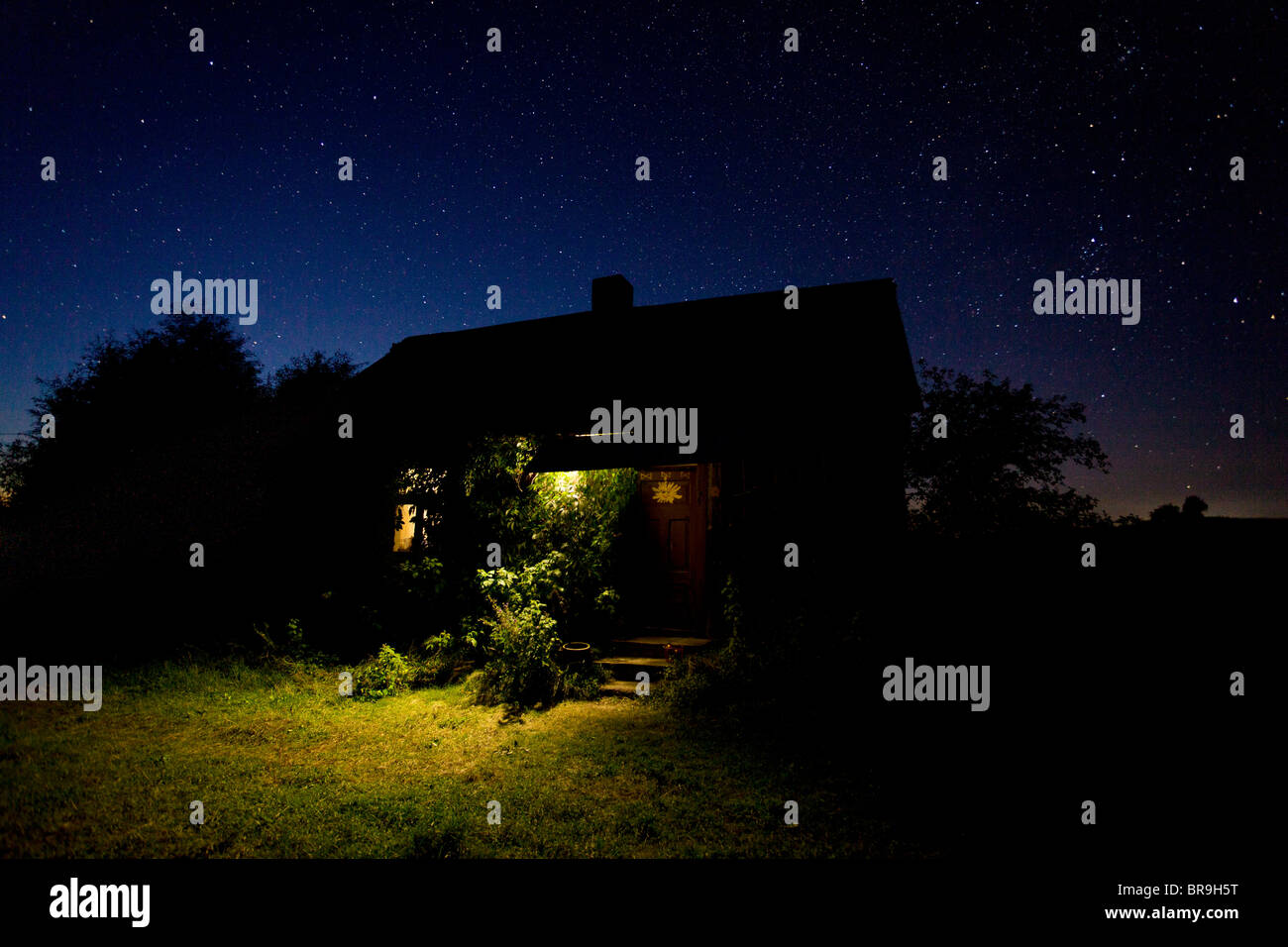 Stars above cottage hi-res stock photography and images - Alamy
