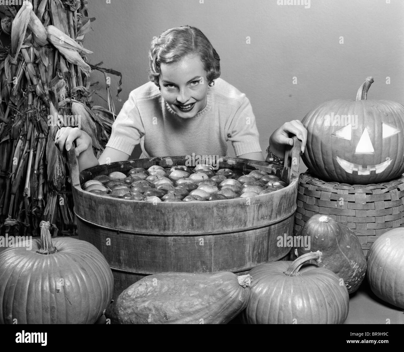1950s APPLE BOBBING PUMPKINS PARTY JACK-O'-LANTERN Stock Photo - Alamy
