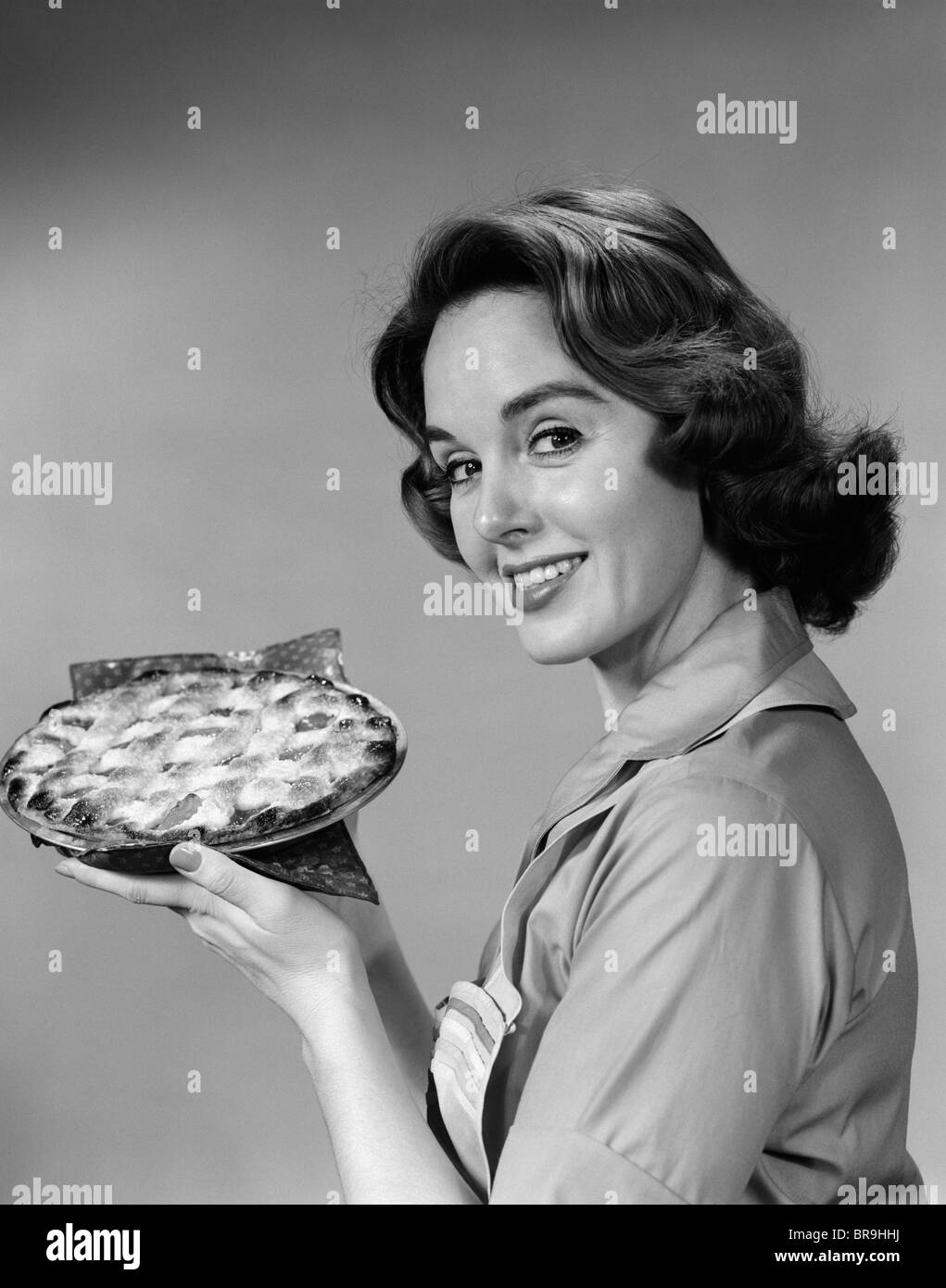1950s housewife Black and White Stock Photos & Images - Alamy