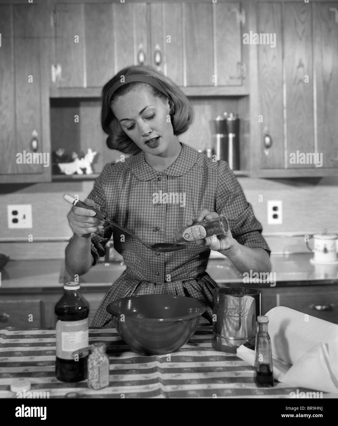 Kitchen mature Black and White Stock Photos & Images - Alamy