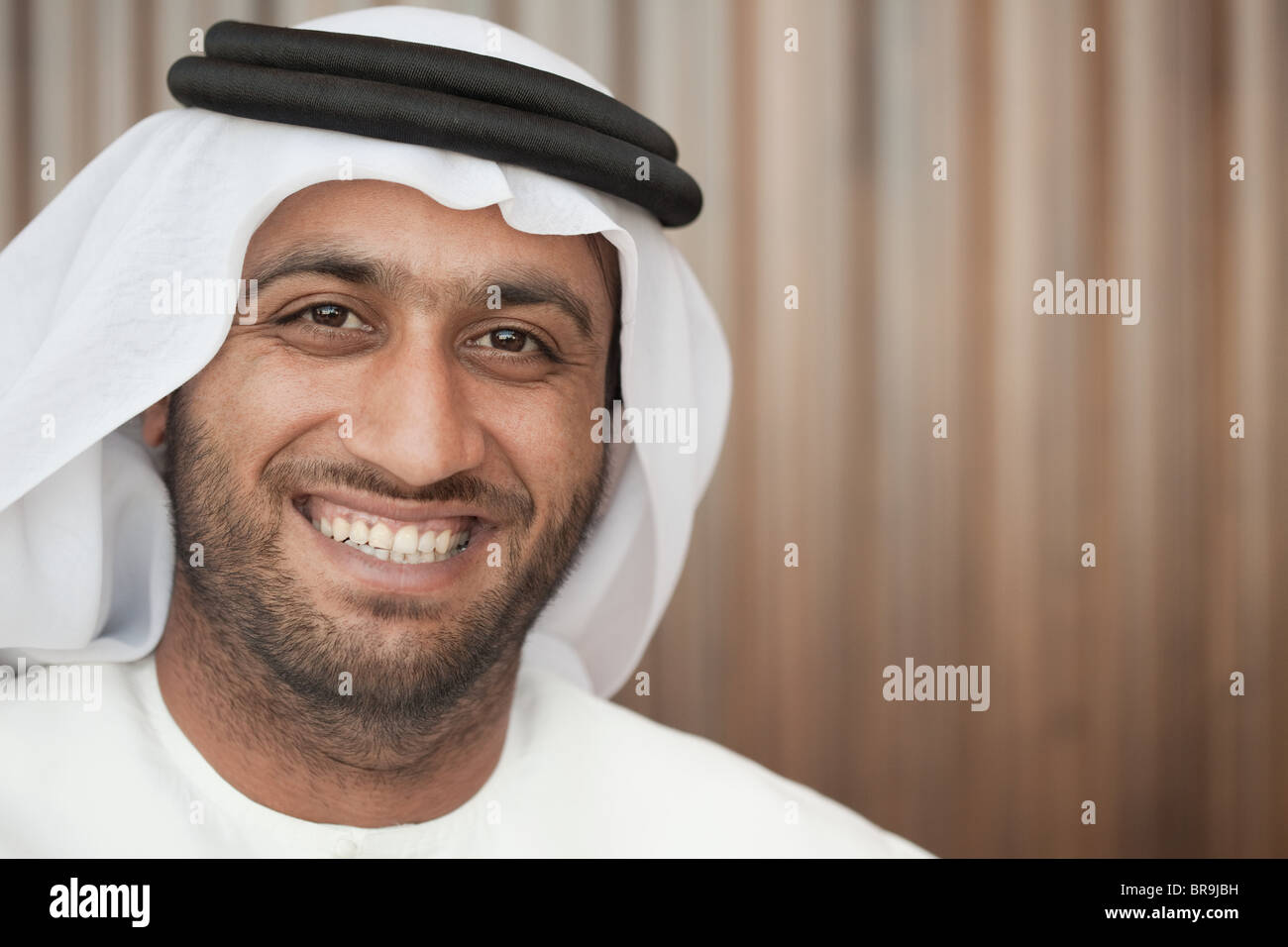 Middle east man headdress hi-res stock photography and images - Alamy