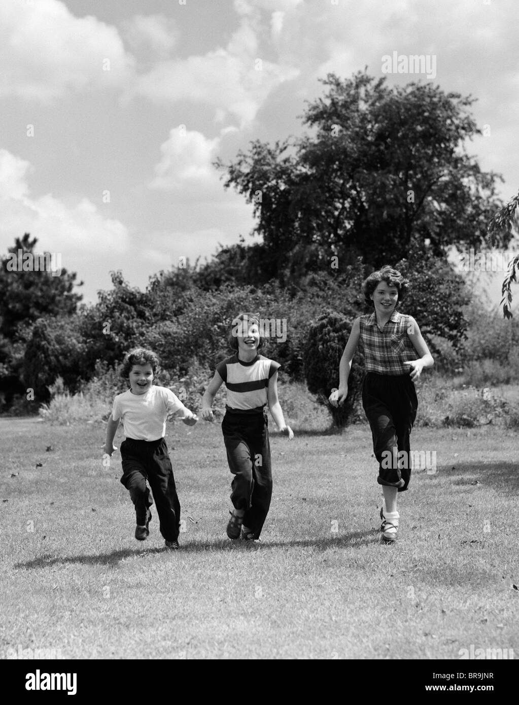 Family summer 1950s hi-res stock photography and images - Alamy