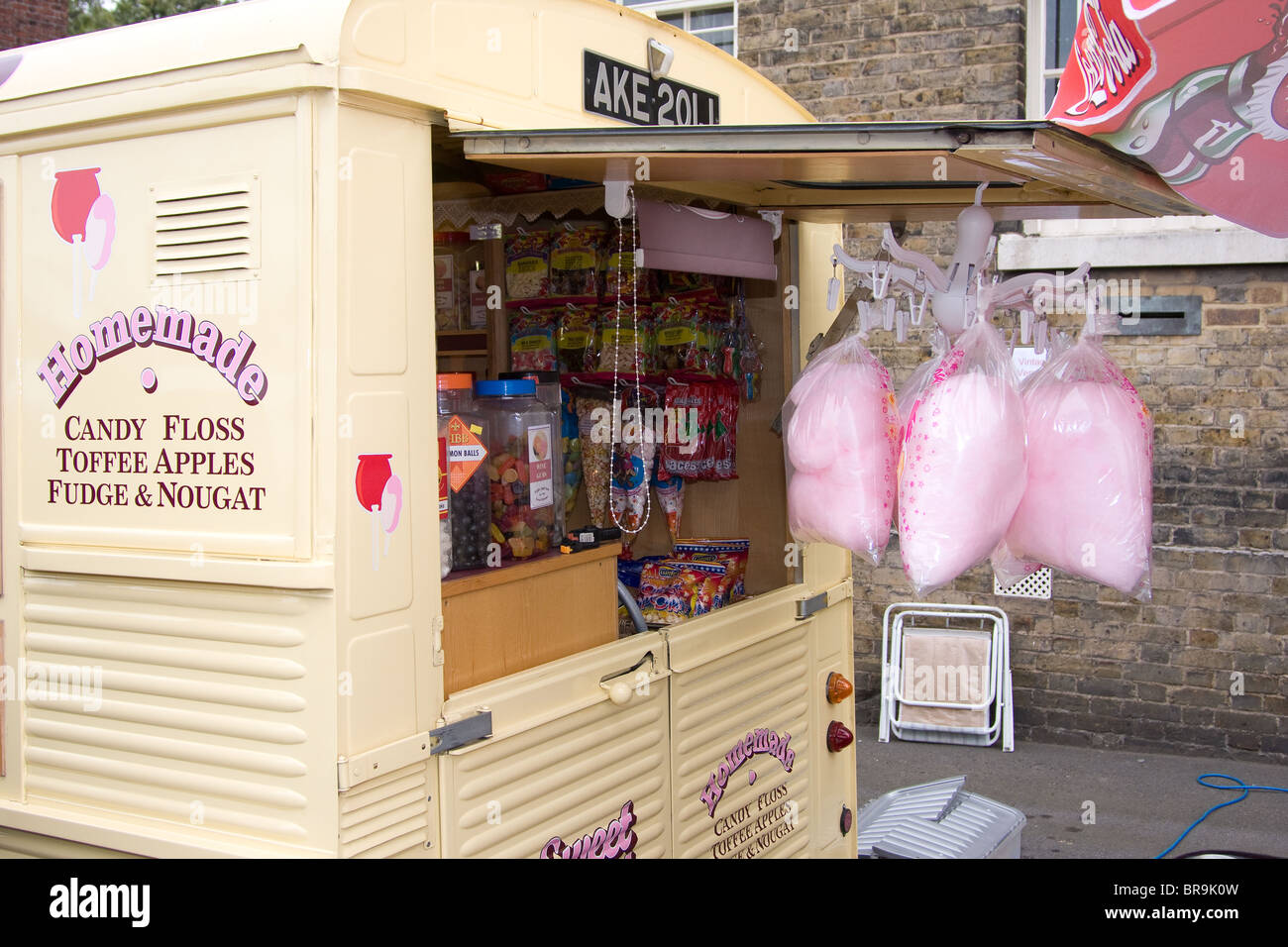 Mobile sweet van hi-res stock photography and images - Alamy