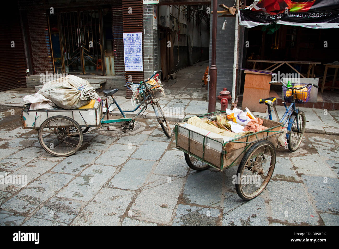 China bicycle carts hi-res stock photography and images - Alamy