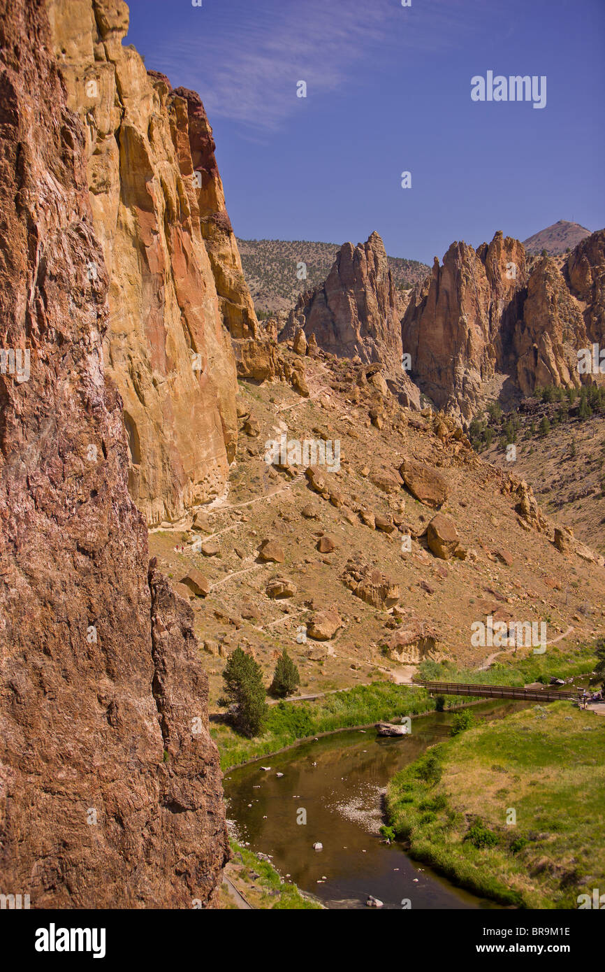REDMOND, OREGON, USA - Smith Rock State Park and the Crooked River ...