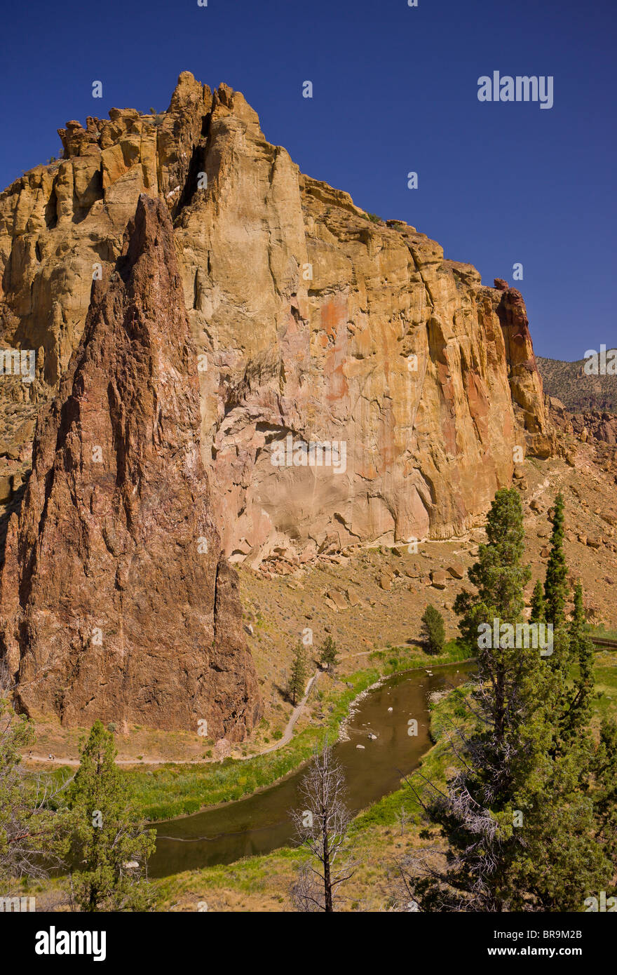 REDMOND, OREGON, USA - Smith Rock State Park and the Crooked River ...