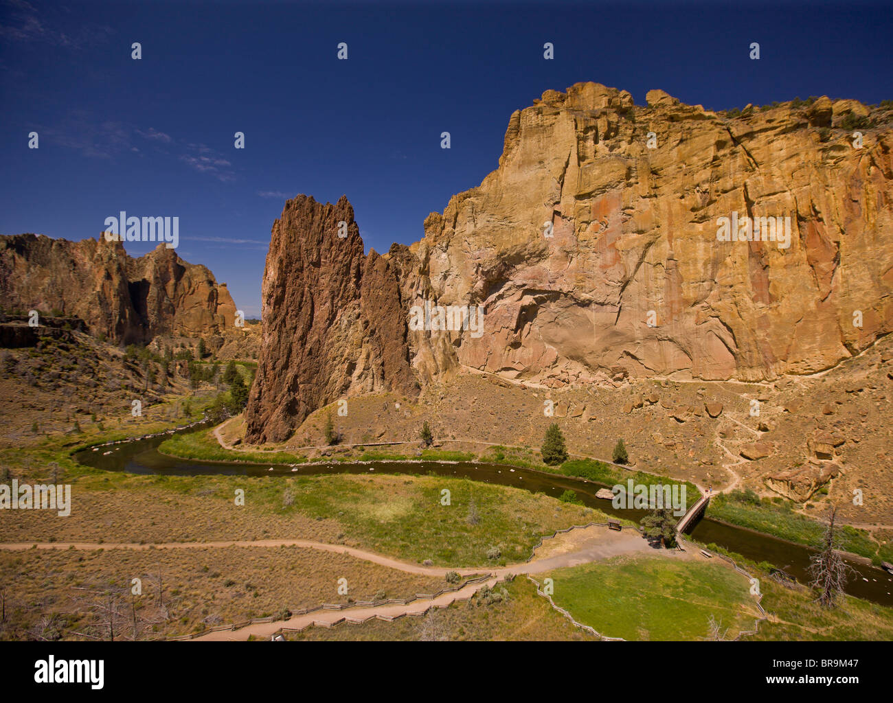 REDMOND, OREGON, USA - Smith Rock State Park and the Crooked River ...