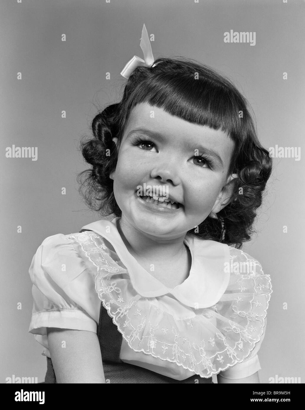 Smiling black girl looking Black and White Stock Photos & Images - Alamy